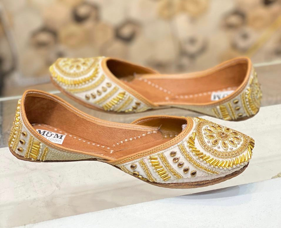 Punjabi Jutti White and Gold with Sippy Moti Work – M&MDesignsLondon